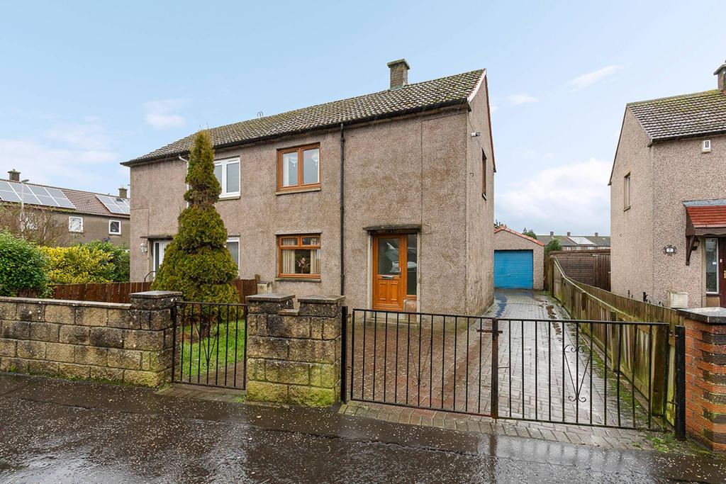 5 Westwood Crescent, Ballingry... 2 bed semi-detached house - £105,000