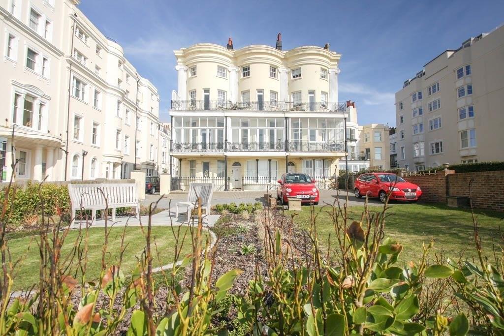 Marine Parade, Brighton BN2 1 bed apartment - £340,000