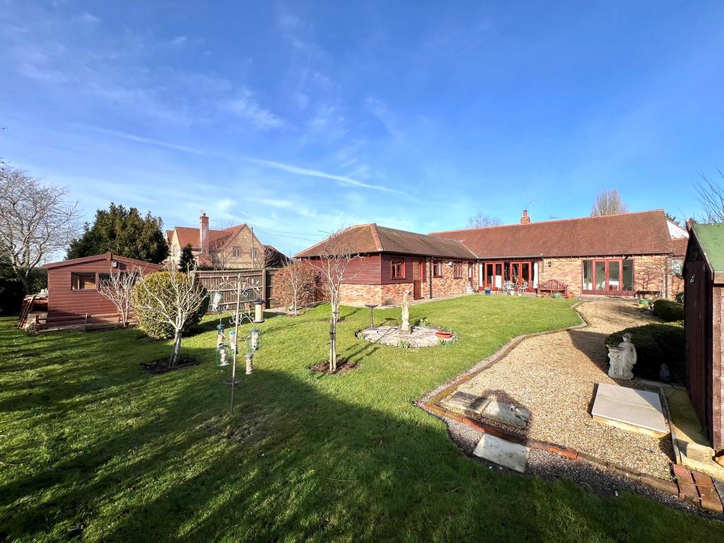 Shotover Corner, Uffington, SN7 3 bed detached bungalow for sale - £750,000