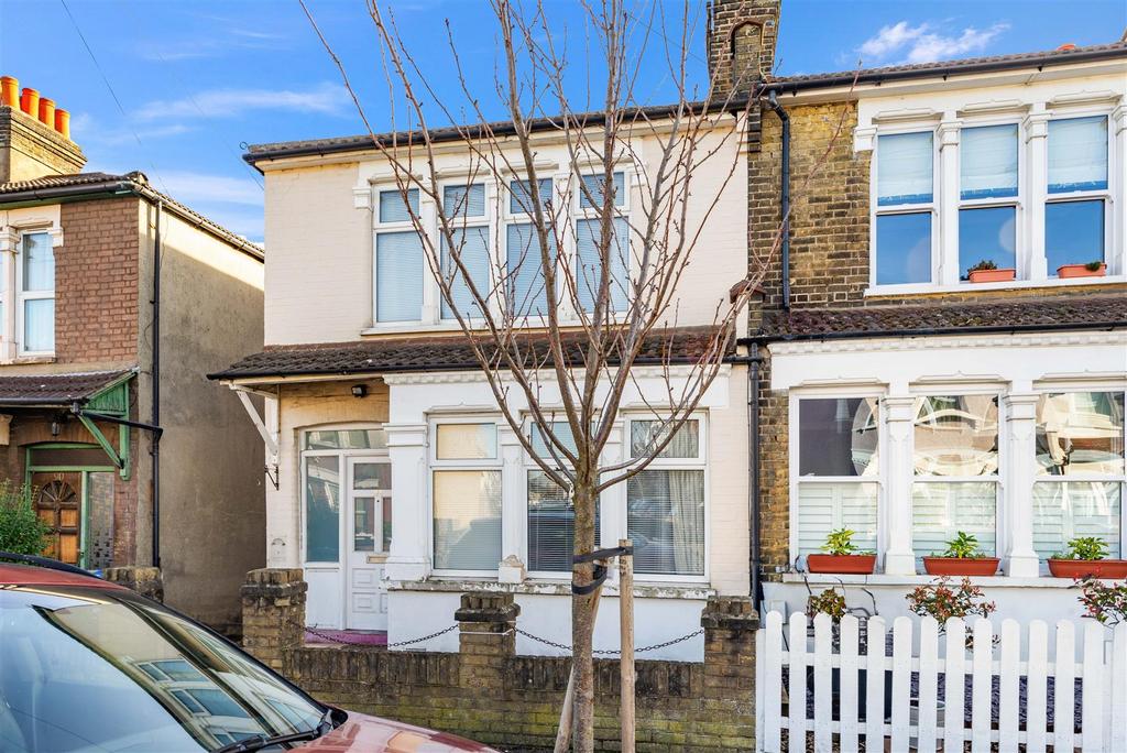 Estcourt Road, London 2 bed end of terrace house - £425,000