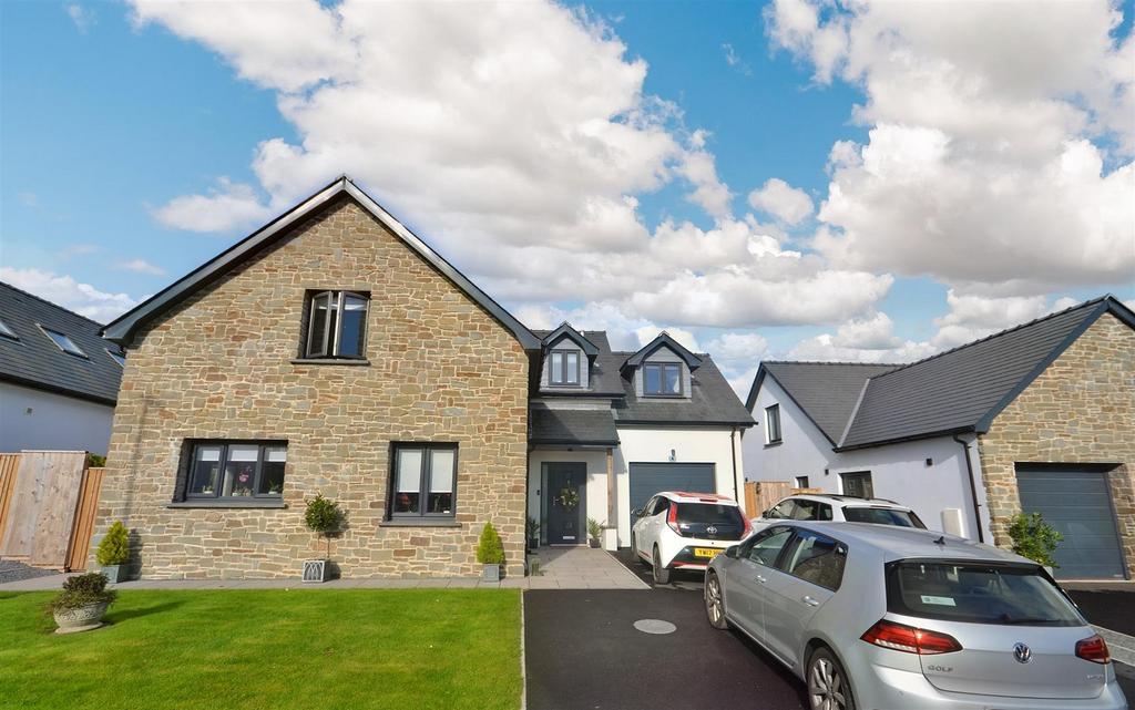 Pludds Meadow, Laugharne, Carmarthen 4 bed detached house - £475,000
