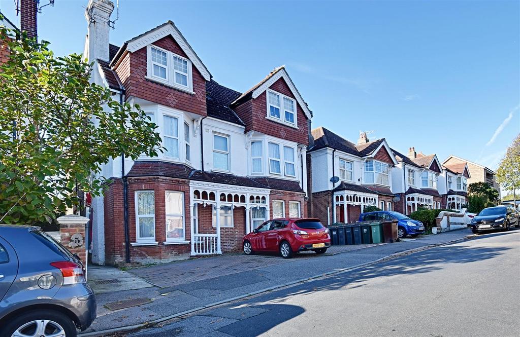 Elmstead Road, Bexhill-On-Sea 1 bed flat - £145,000