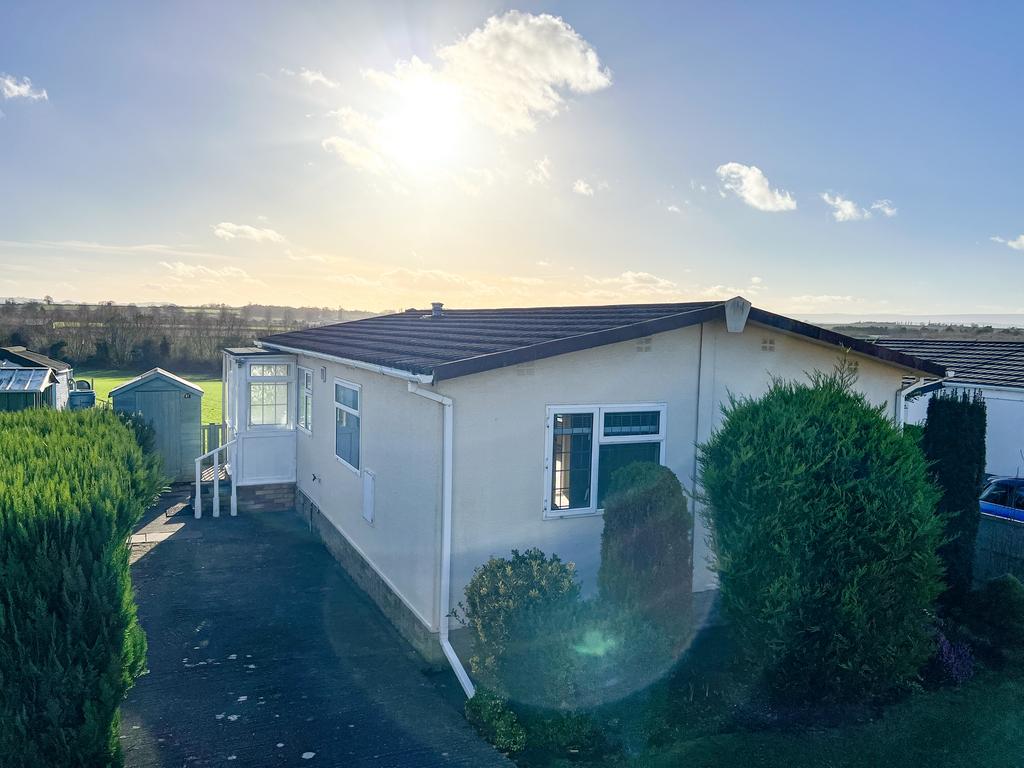 Bovingdon Park, Roman Road, Hereford, HR4 2 bed park home for sale - £ ...