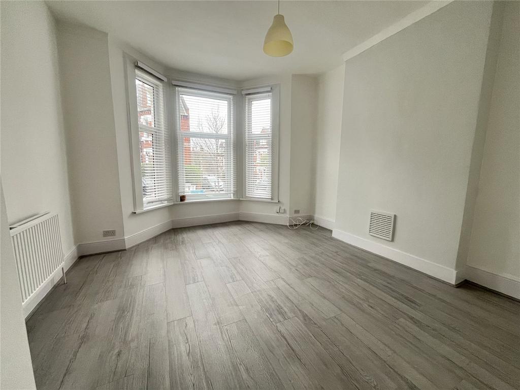 Kestrel Avenue, London, SE24 1 bed apartment - £1,750 pcm (£404 pw)