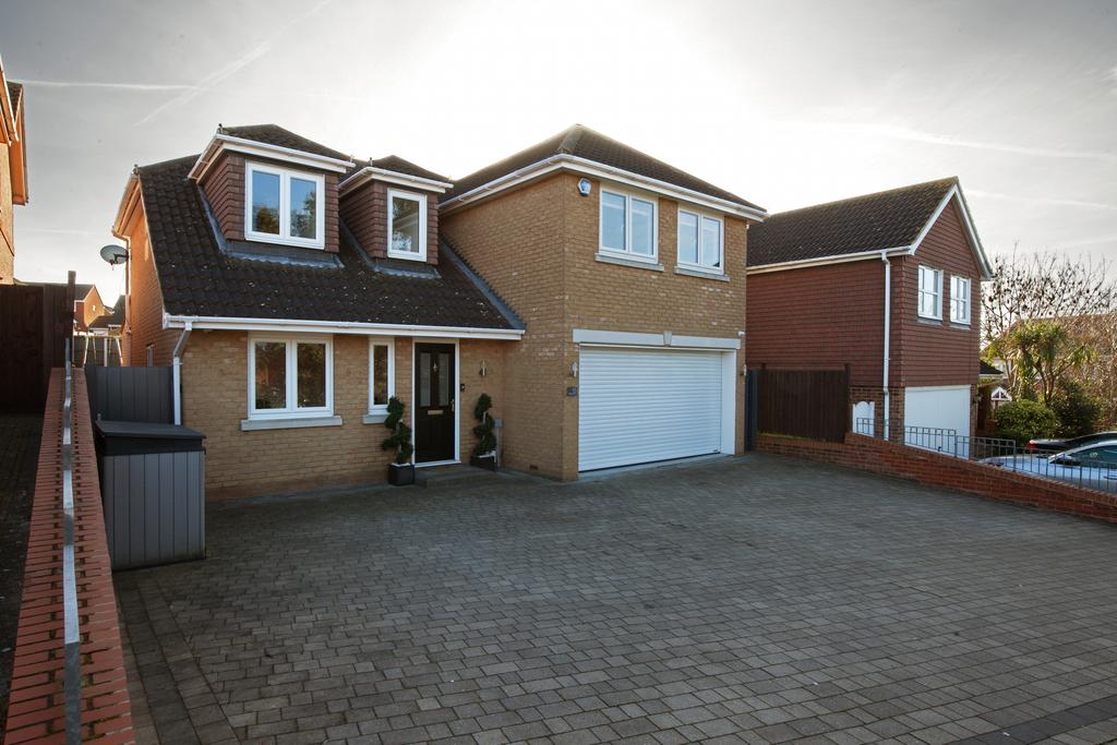 Broxted Drive, Wickford 4 bed detached house for sale - £649,995