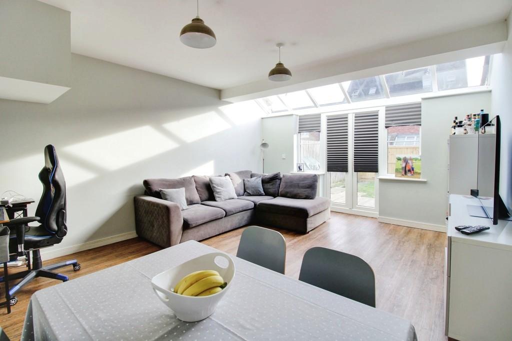 Vistula Crescent Haydon End 3 Bed Townhouse For Sale £295 000