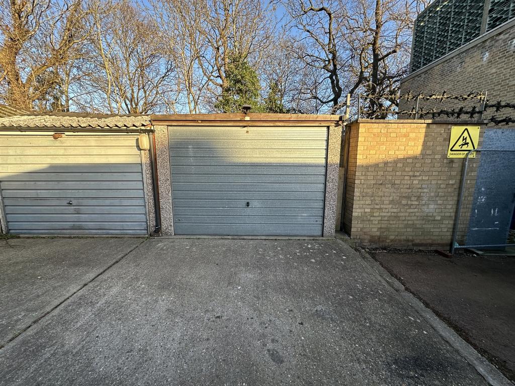 Garage, Winlaton Road, Bromley, BR1 Garage - £250 pcm (£58 pw)