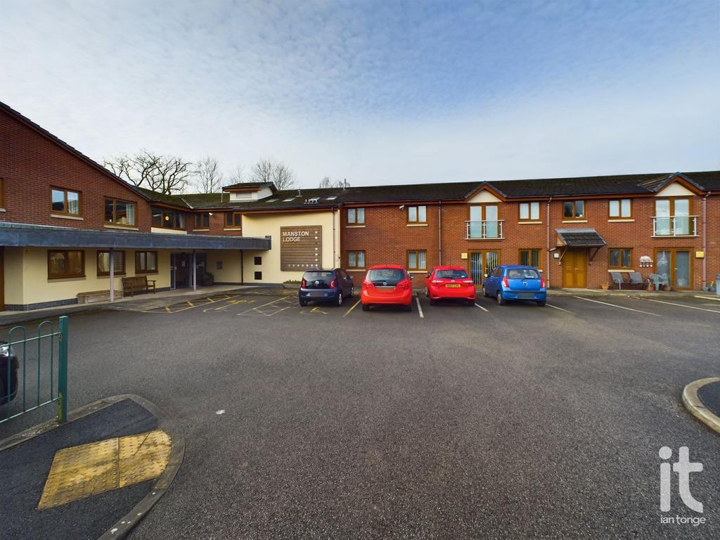 Manston Lodge, Hampstead Drive, Great... 2 bed ground floor flat - £42,500