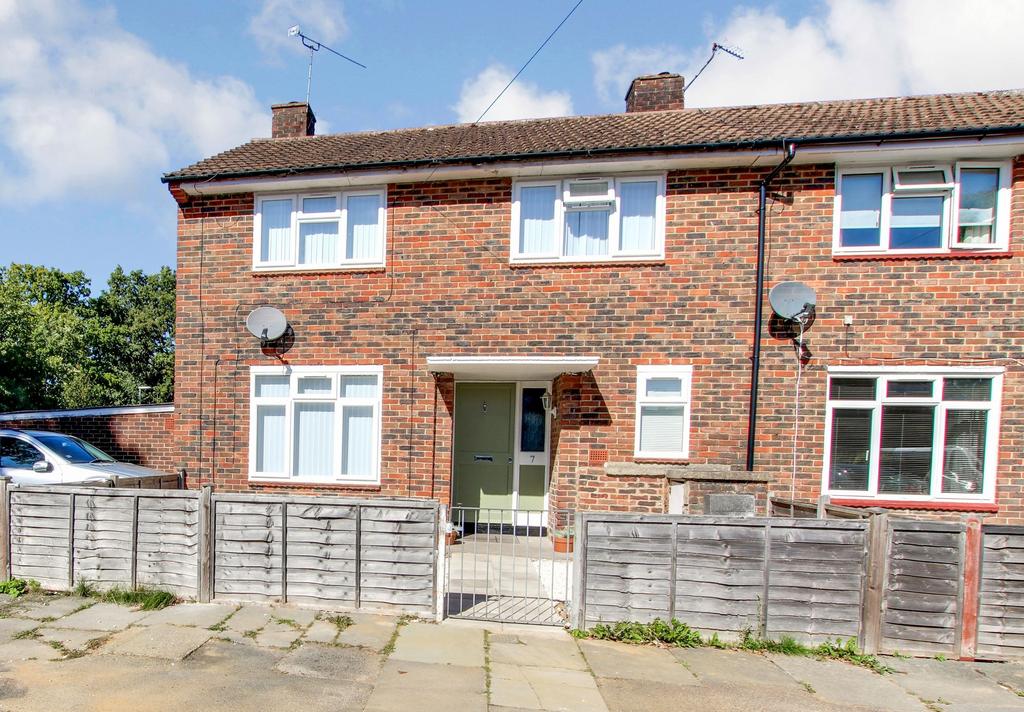 Crawley, Crawley RH10 3 bed end of terrace house - £1,600 pcm (£369 pw)