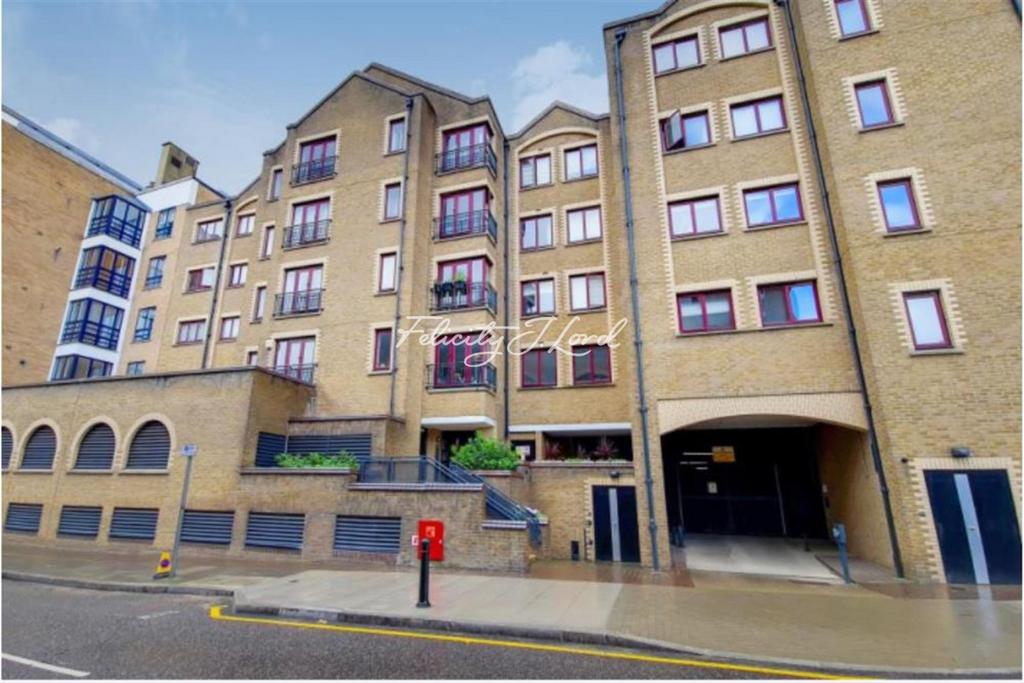 Wapping High Street E1W 1 bed flat - £2,006 pcm (£463 pw)