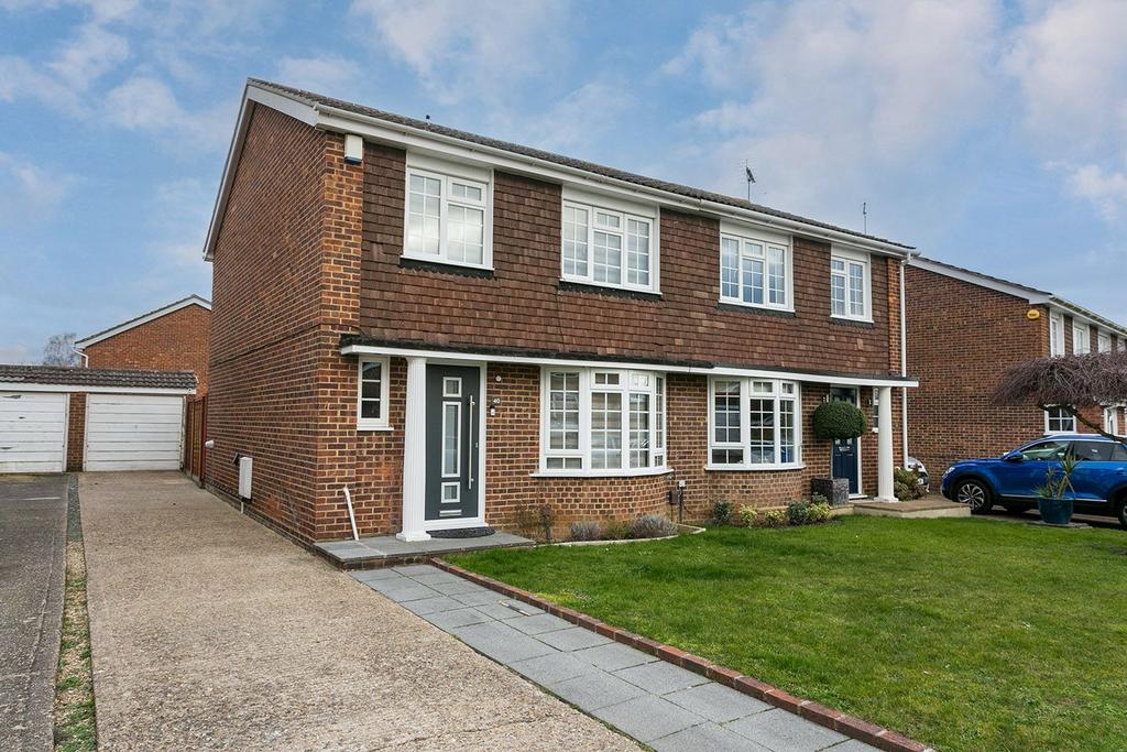 Maidenhead SL6 3 bed semi-detached house - £550,000