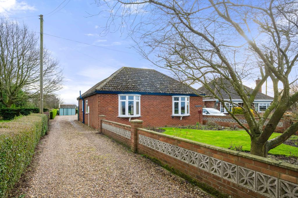 Outgate, Leverton, Boston, PE22 3 bed bungalow for sale - £220,000
