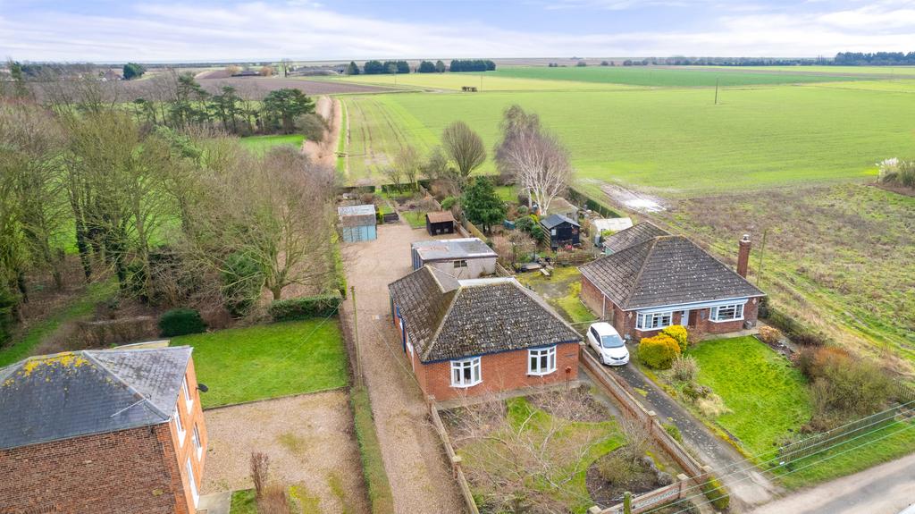 Outgate, Leverton, Boston, PE22 3 bed bungalow for sale - £230,000