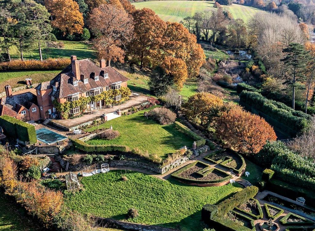 Woolhampton Hill, Woolhampton... 8 bed detached house - £2,650,000
