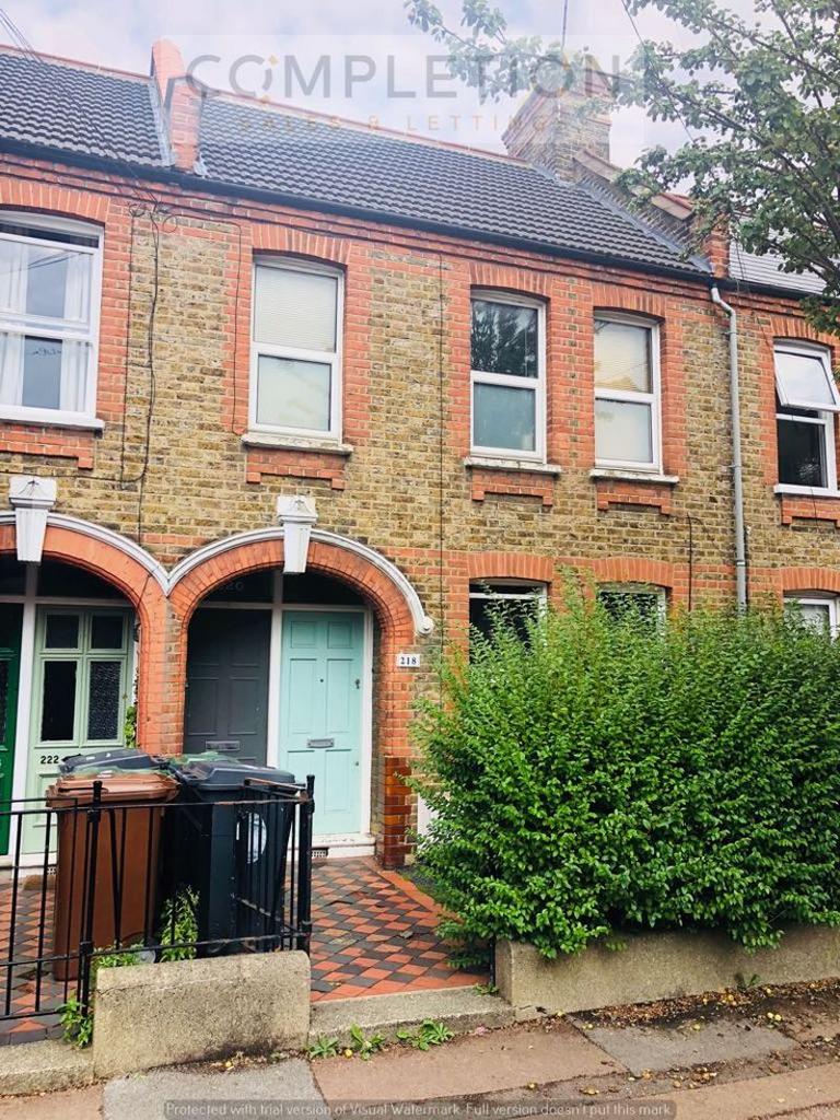 Fleeming Road, London E17 2 bed apartment - £1,800 pcm (£415 pw)