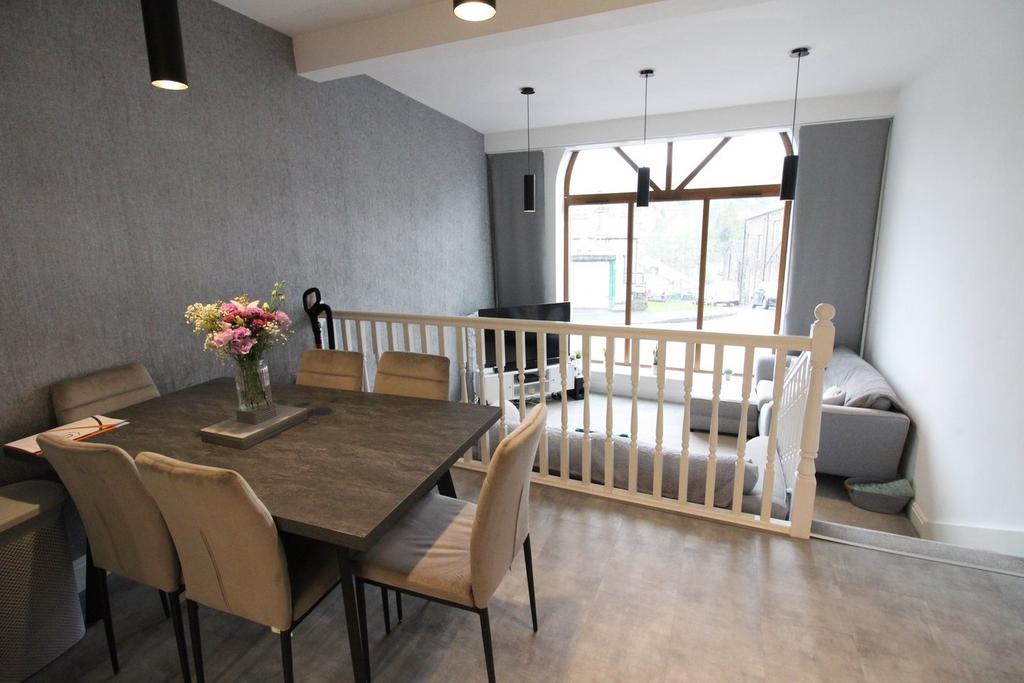 Prince Street, Haworth, Keighley, BD22 3 bed apartment - £174,995