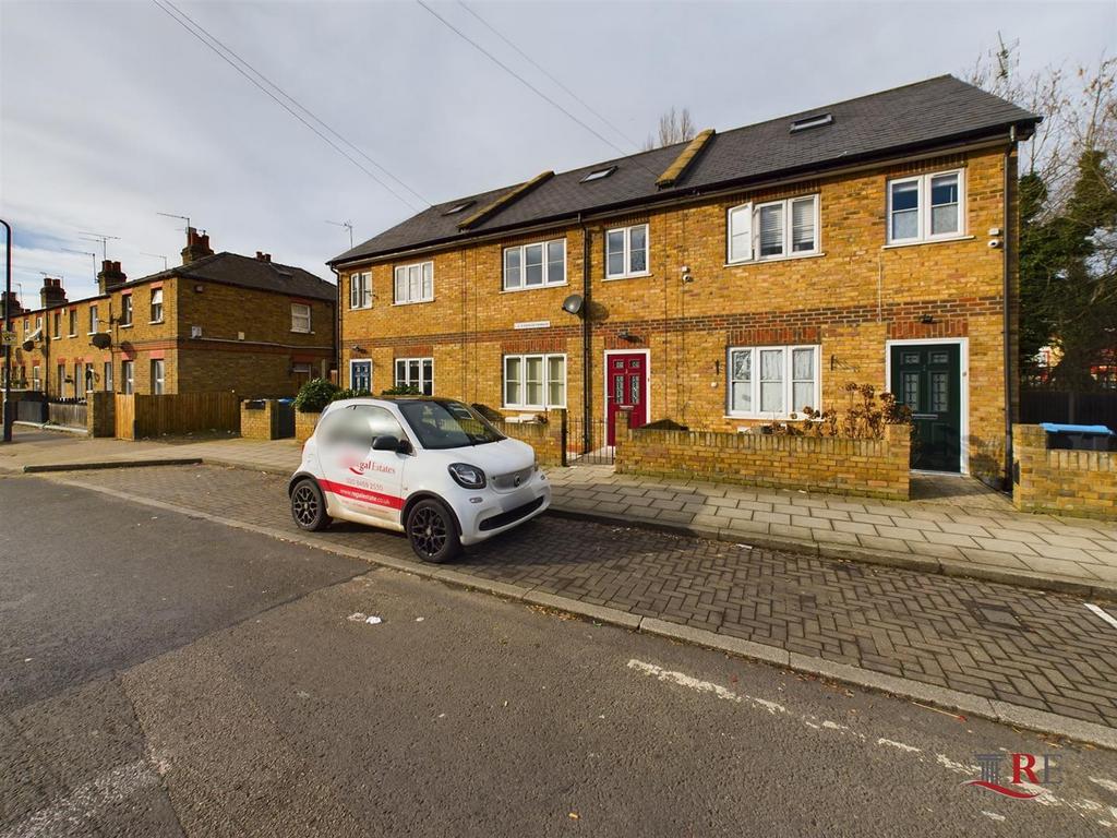 Oakside Terrace, Quainton Street... 3 bed terraced house - £2,400 pcm ...
