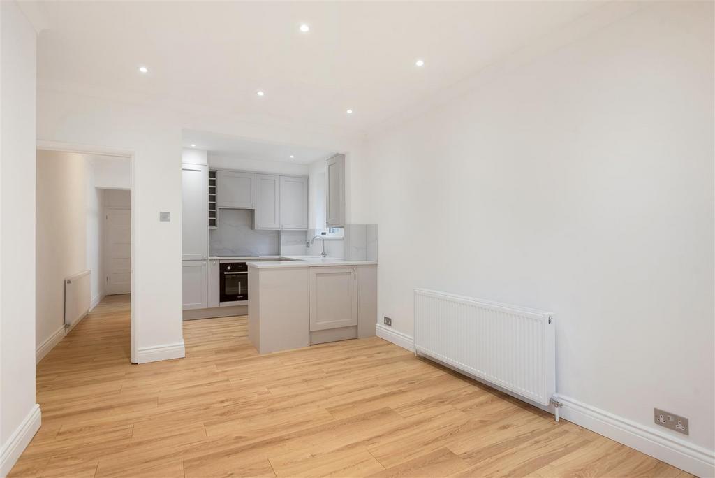 Parkview Road, London SE9 2 bed apartment - £375,000