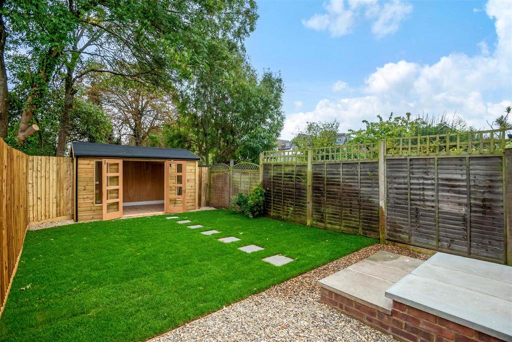Parkview Road, London SE9 2 bed apartment - £375,000