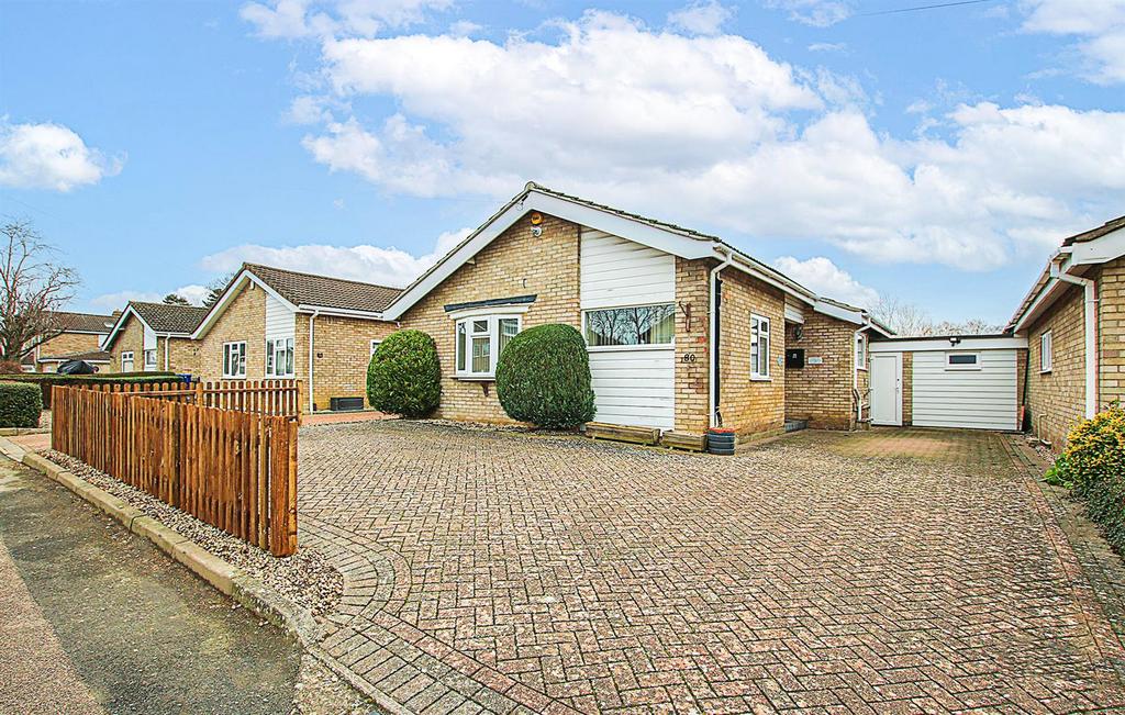 Edinburgh Road, Newmarket CB8 3 bed detached bungalow - £380,000