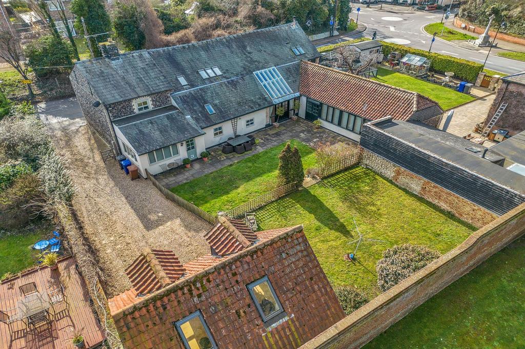 Windmill Hill, Exning CB8 5 bed detached house - £850,000