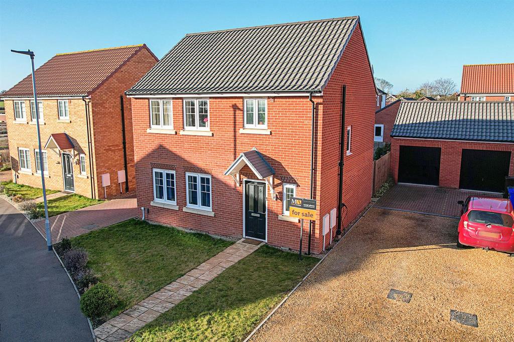 Mallard Way, Exning CB8 3 bed detached house - £380,000