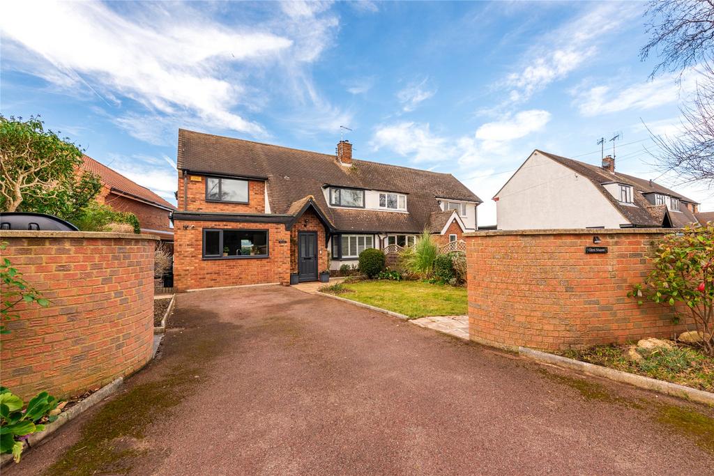 Standhill Road, Hitchin... 3 bed semi-detached house - £725,000