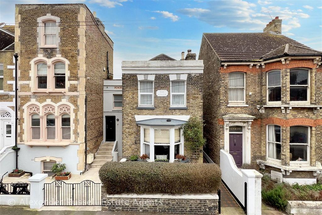 Codrington Road, Ramsgate, CT11 3 bed link detached house - £400,000