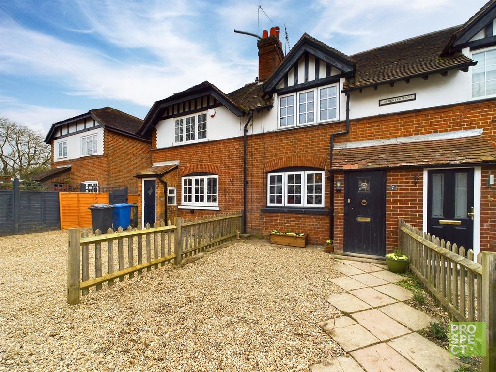 Coronation Road, Littlewick Green... 3 bed terraced house - £2,400 pcm ...