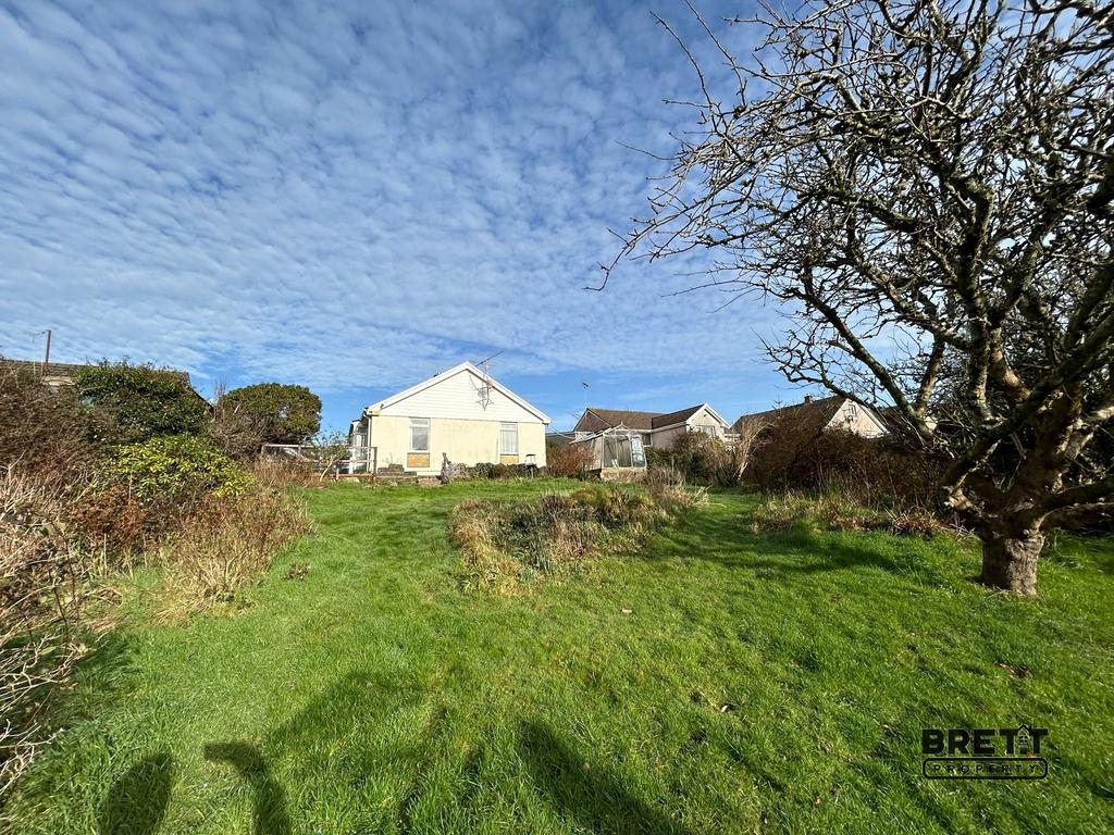 Bunkers Hill, Milford Haven... 3 bed detached bungalow - £185,000