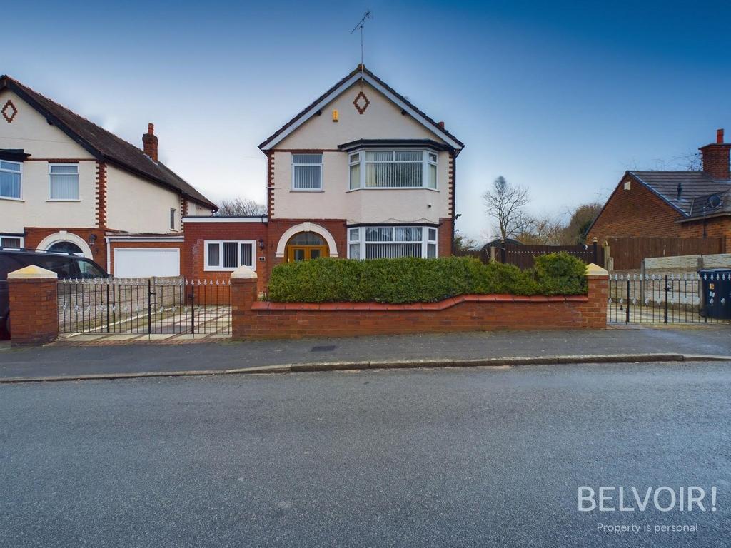 Windsor Grove, Runcorn WA7 4 bed detached house - £320,000