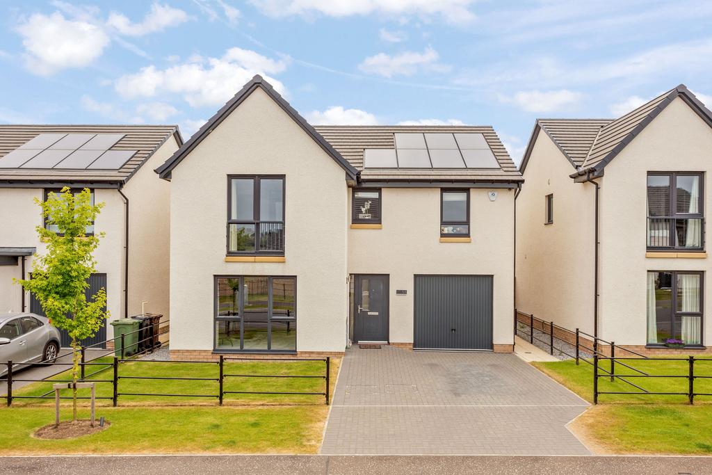 Meadowsweet Drive, Edinburgh EH4 4 bed detached house - £560,000