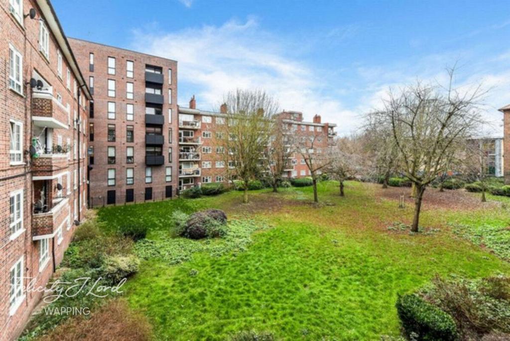Reardon Street, London, E1W 2 bed flat - £320,000