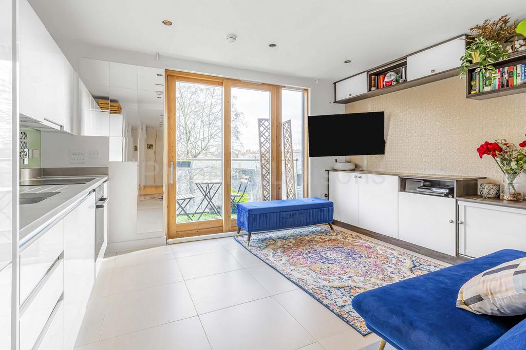Binnacle House, Cobblestone Square... 1 bed apartment - £365,000