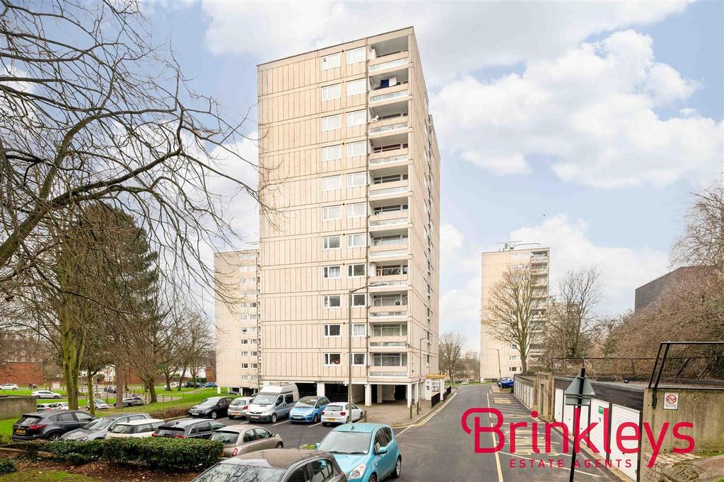 Redenham House, Tangley Grove... 2 bed apartment - £1,750 pcm (£404 pw)