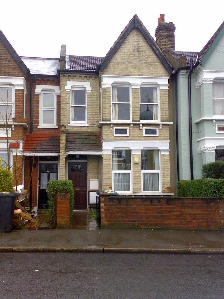 Two bedroom flat with garden... 2 bed property - £419,000