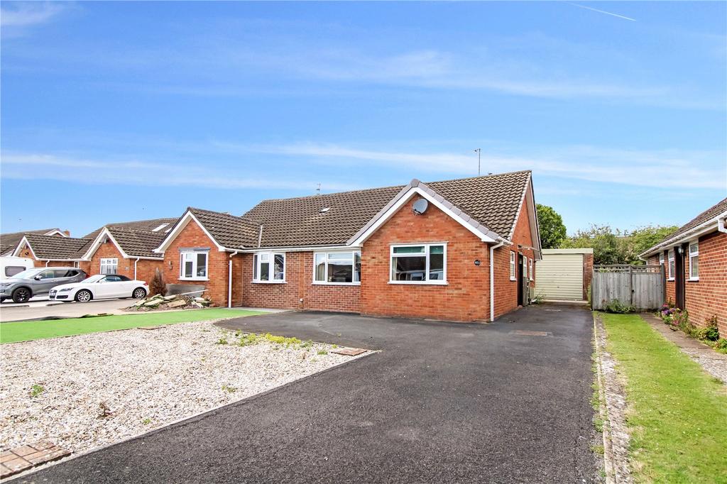 Upper Stratton, Swindon SN2 3 bed bungalow for sale - £285,000
