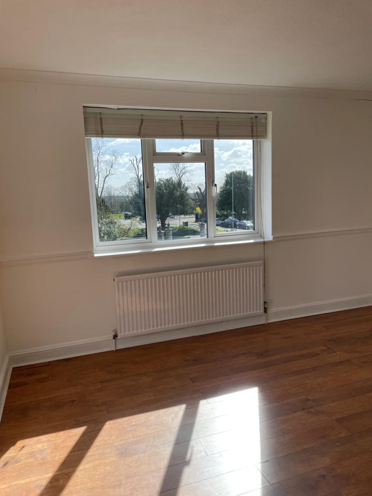 High Street, Potters Bar, EN6 2 bed apartment - £1,600 pcm (£369 pw)