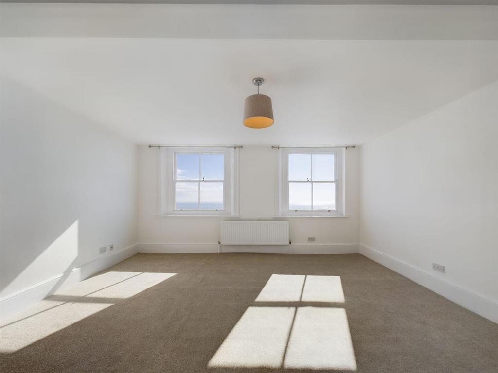 Eastern Terrace, Brighton, BN2 1DJ 2 bed flat - £1,700 pcm (£392 pw)