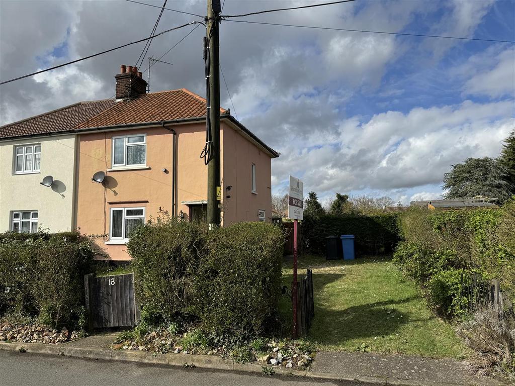 Broomfield Common, Sproughton IP8 3 bed semi-detached house - £240,000