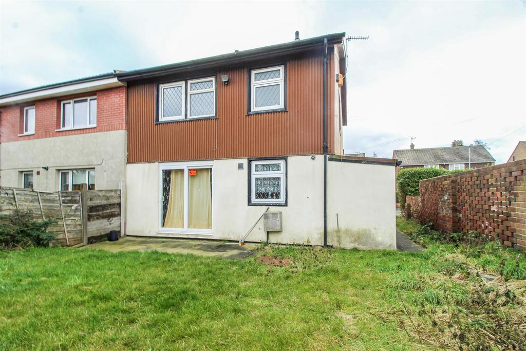 Ruskin Drive, Castleford WF10 3 bed semi-detached house - £700 pcm (£ ...