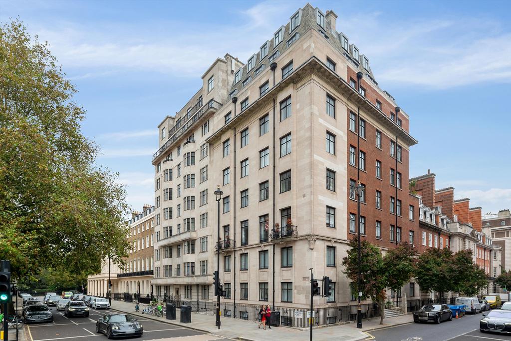 Portland Place, Marylebone, W1B 3 bed flat for sale - £2,000,000