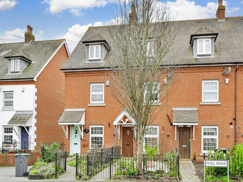 Hall Road, Wouldham, Rochester, Kent 3 bed townhouse - £365,000
