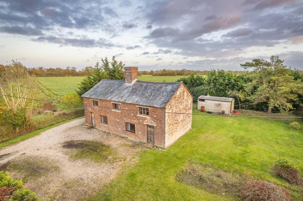 Shimpling Road, Bury St. Edmunds IP29 3 bed detached house - £350,000