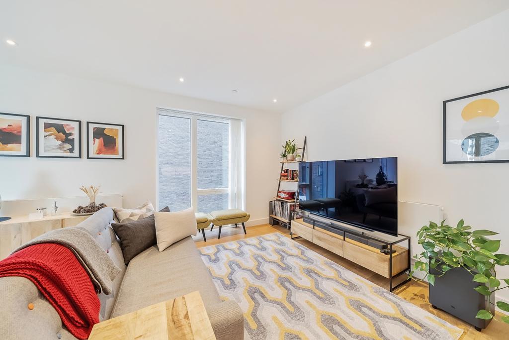 Trathen Square, London 2 bed apartment - £550,000
