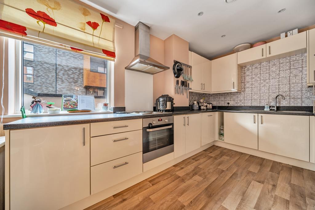 Callender Road, Erith, Kent 2 bed apartment - £250,000