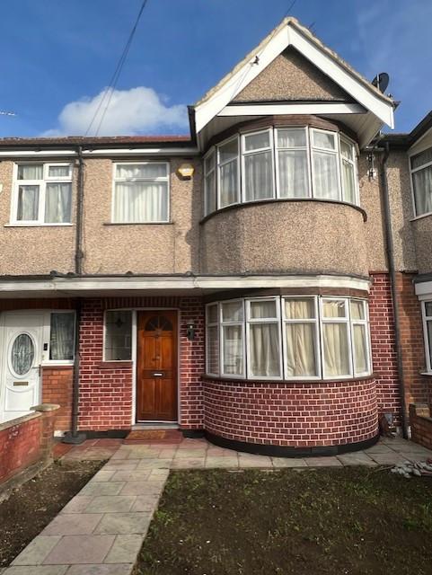 Kings Road, Harrow HA2 3 bed semi-detached house - £2,400 pcm (£554 pw)