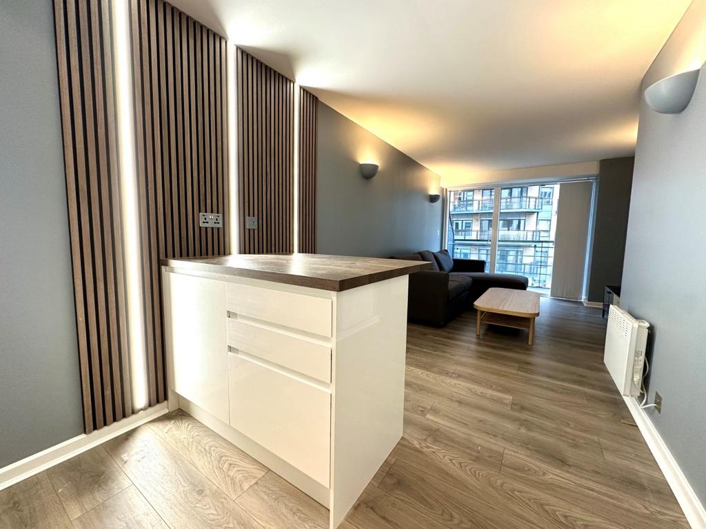 Riverside Way, Leeds, West Yorkshire... 2 bed flat - £1,150 pcm (£265 pw)