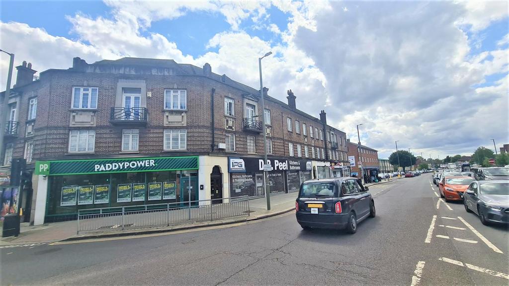 Halliwick Court, Woodhouse Road, N12 2 bed flat - £325,000