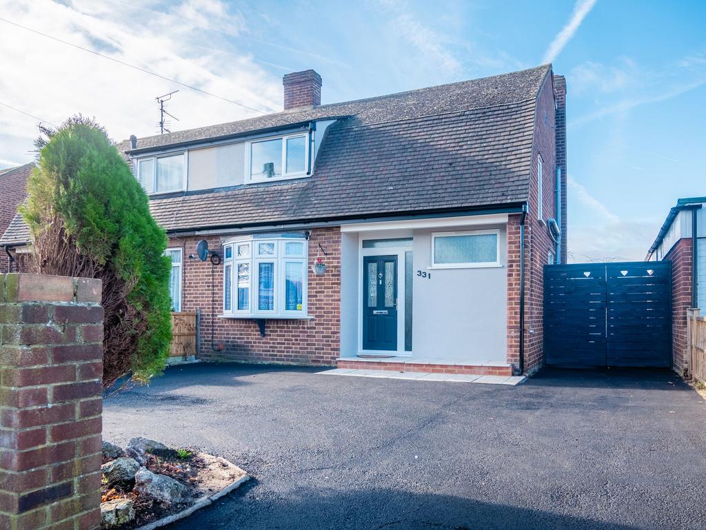 Rochford Rochford Ss4 3 Bed Semi Detached House For Sale £375 000